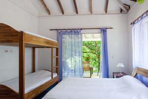 Villa Standard, vários quartos, piscina privativa, junto à montanha | Vista do quarto