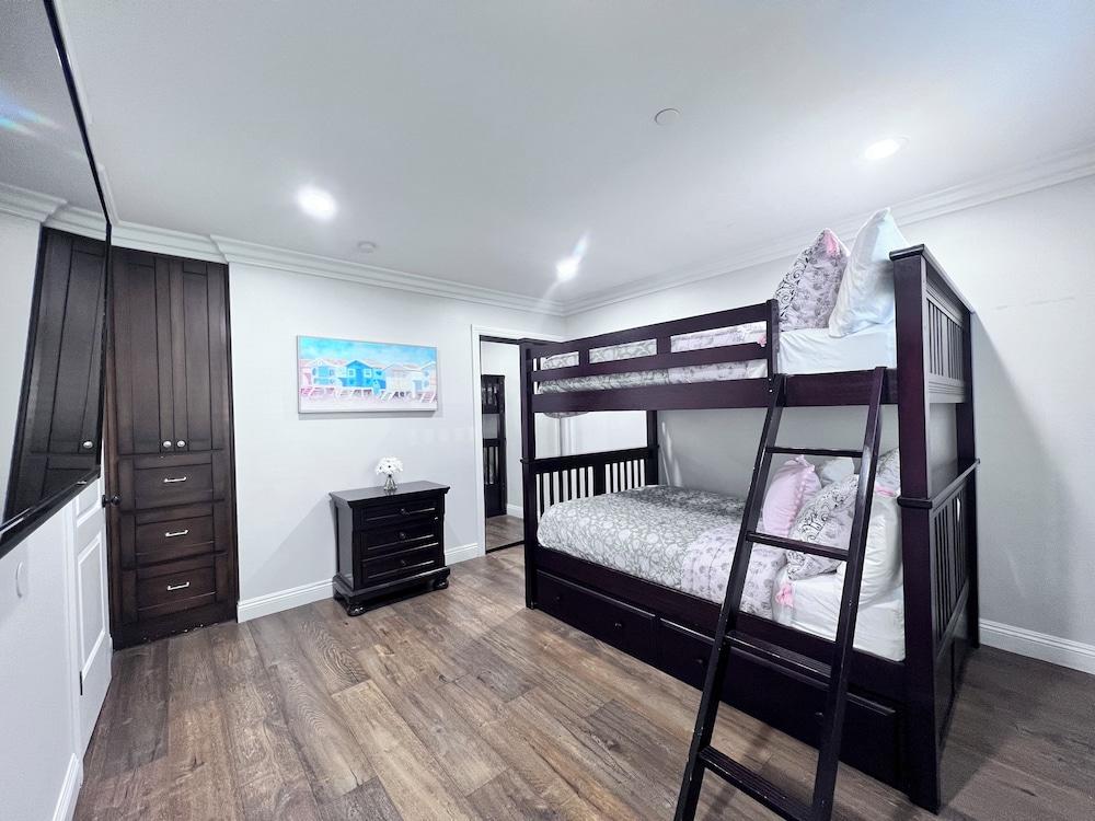 Sensational Pool/jac Home; 3 Ensuites, Walk2disney - Anaheim, CA