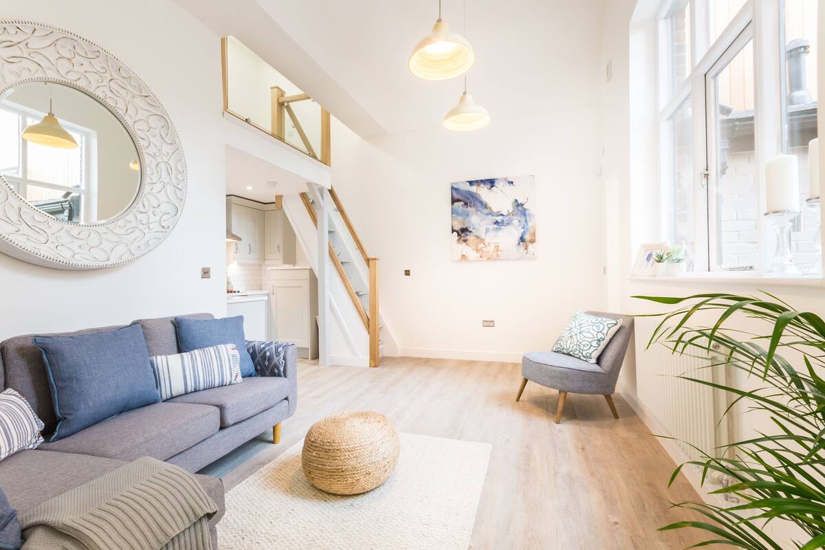 Courtyard Apartment | Área de estar | Smart TV, Netflix