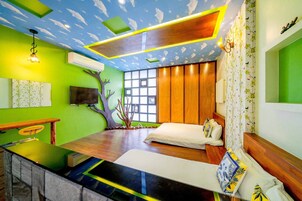 Quarto Quádruplo Standard | Com mobília individualizada, secretária, cortinas/cortinados opacos 