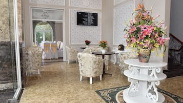 Área de estar no saguão