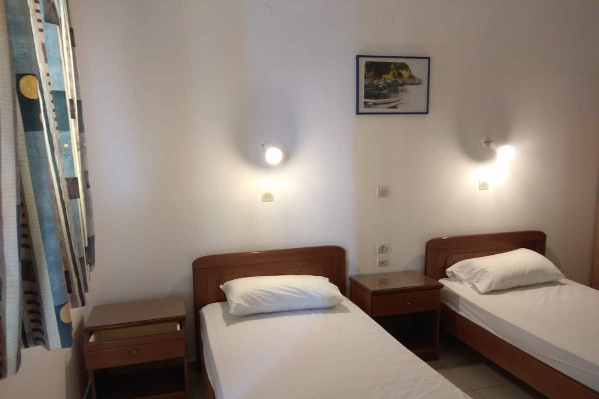 Cofre no quarto, cortinas/cortinados opacos, quartos insonorizados