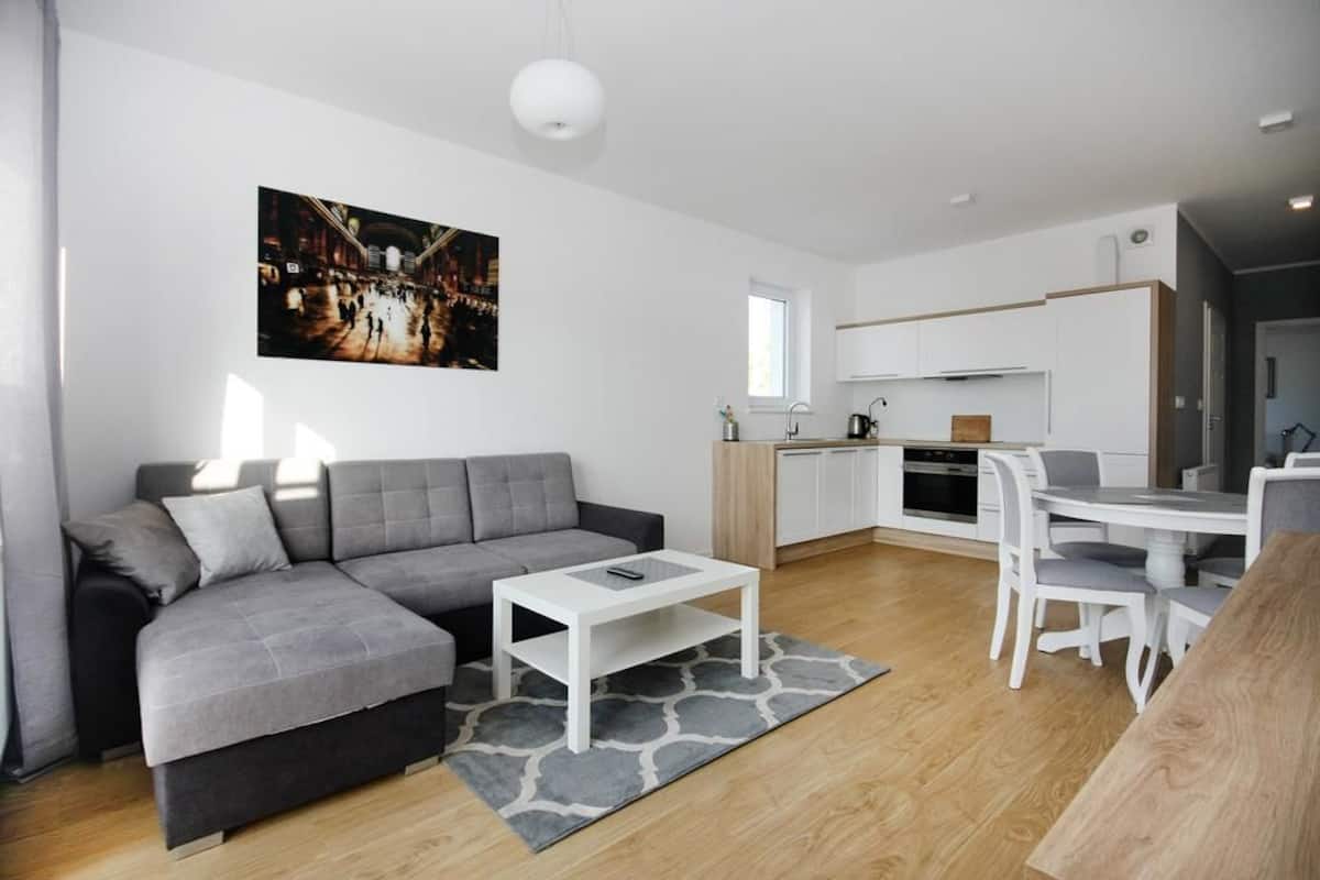 Apartamento, 1 quarto | Área de estar | TV de tela plana