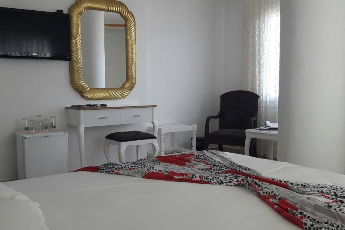 Quarto casal | Escrivaninha, Wi-Fi de cortesia, roupa de cama