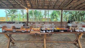 Pequeno-almoço tipo buffet diário incluído