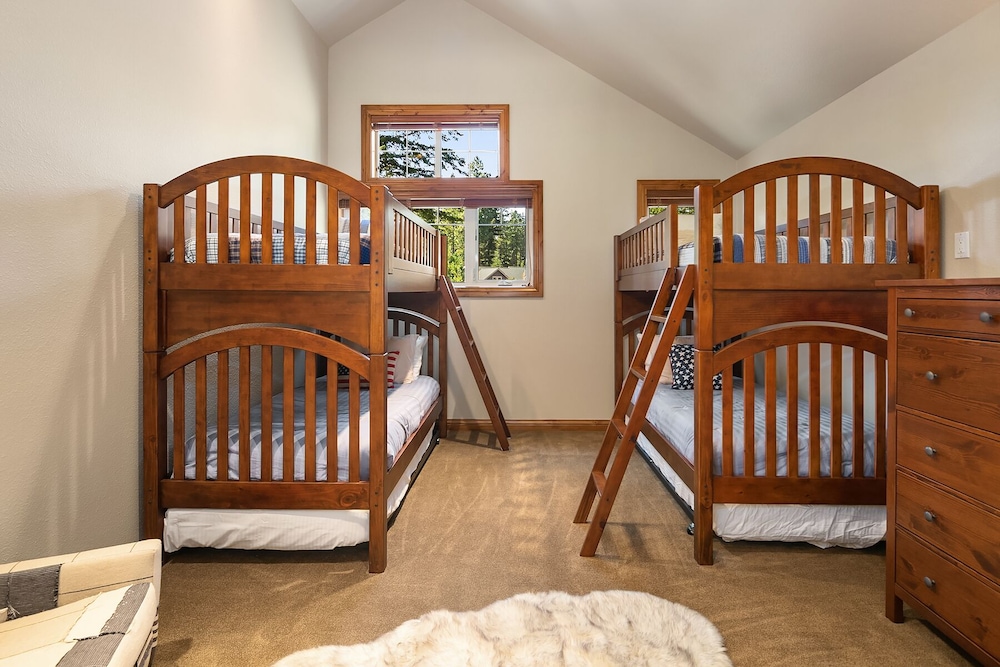 Private Suncadia Retreat! | Awesome Game Room | Hot Tub | Pet Friendly - Cle Elum, WA