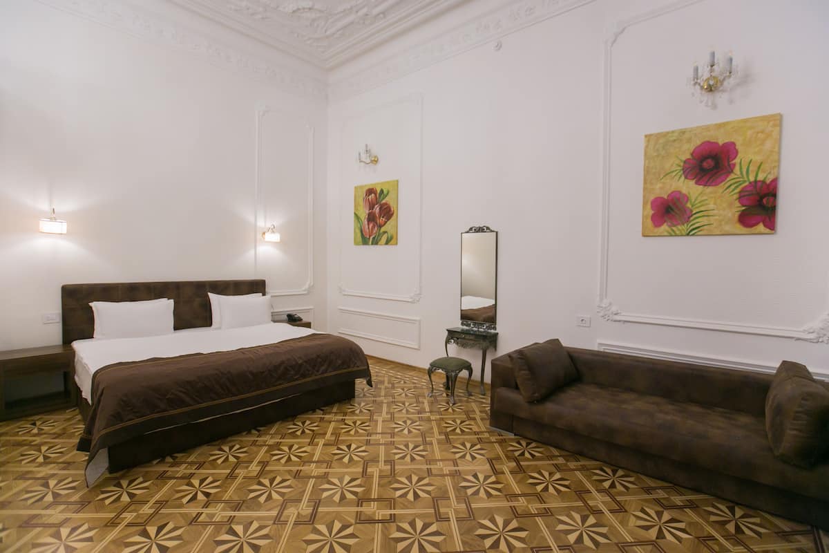 Suite Deluxe, 1 quarto, varanda, Vista para a cidade | 1 quarto, roupa de alta qualidade, minibar, cofre no quarto