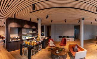 Café da manhã com buffet todos os dias (EUR 25.00 por pessoa) 