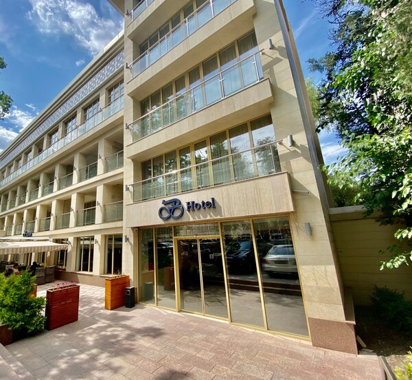 B Hotel Bishkek - Bishkek
