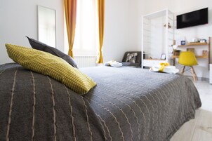 Quarto Comfort | Roupa de alta qualidade, edredões de penas, minibar, cofre no quarto 