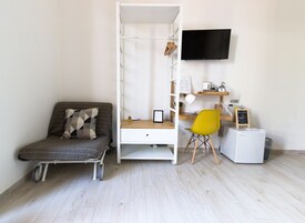 Quarto Comfort | Roupa de alta qualidade, edredões de penas, minibar, cofre no quarto 