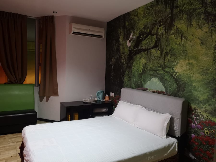 Quarto Triplo, casa de banho privativa | Secretária, quartos insonorizados, ferro/tábua de engomar, Wi-fi grátis