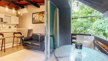 Viktory 201 Apartment With Balcony | Sacada