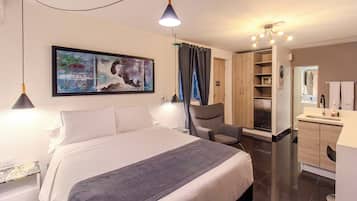 Viktory 101 Studio Apartment | Roupas de cama antialérgicas, frigobar, cofres nos quartos