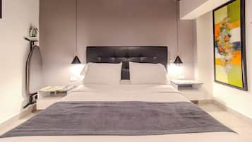 Viktory 201 Apartment With Balcony | Banheiro | Chuveiro, chuveiro com efeito de chuva