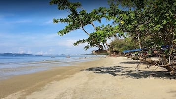 Na praia