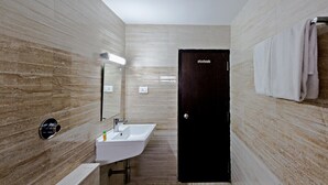 Quarto Duplo Deluxe, 1 cama queen-size, acessível | Casa de banho