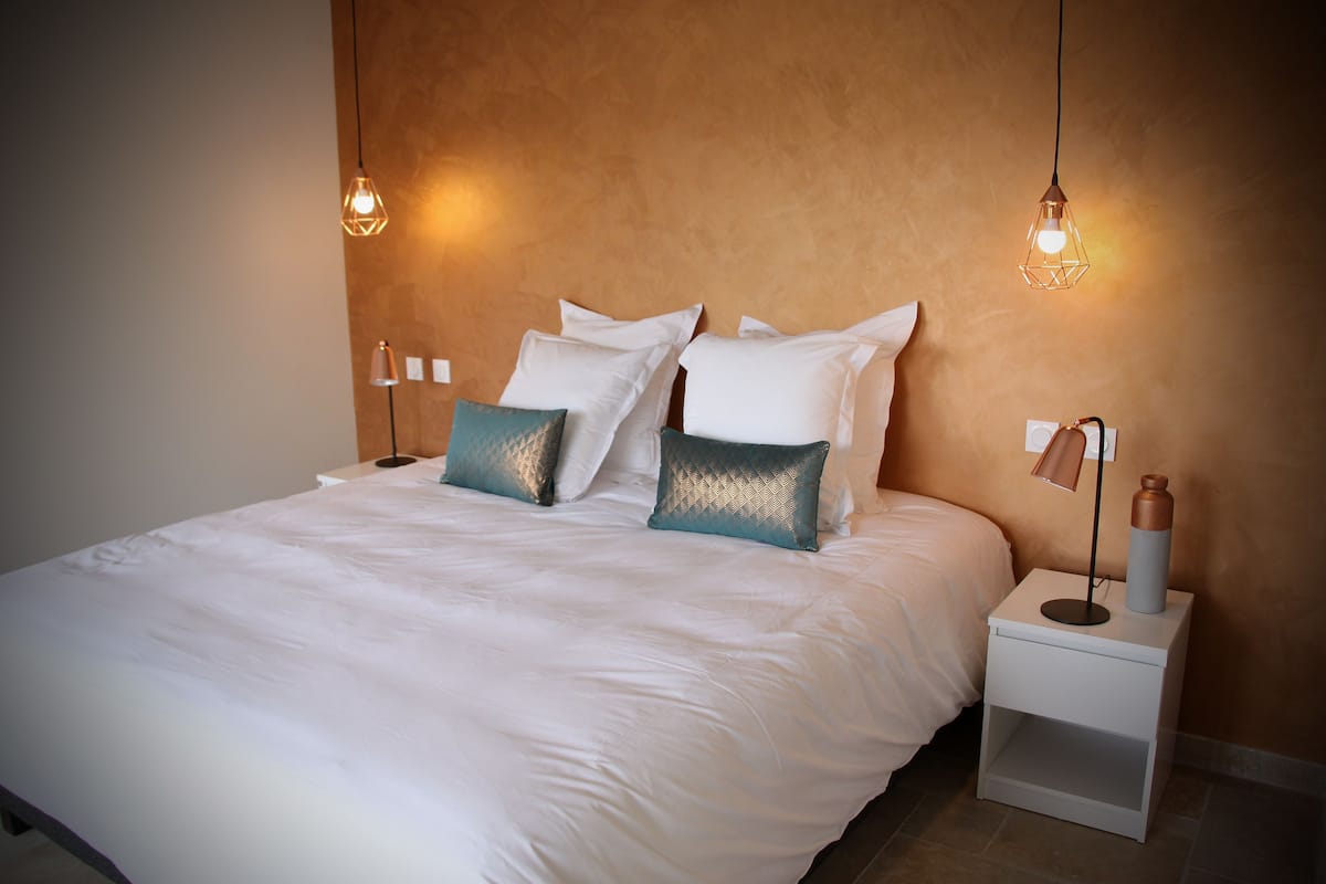 Suíte júnior | Roupas de cama premium, frigobar, cofres nos quartos