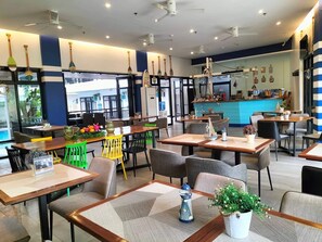 Café da manhã, almoço e jantar; culinária local