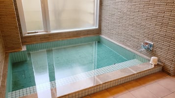 Sauna seca, banheira de hidromassagem