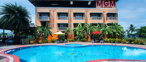 Suíte grand, sacada, vista para a piscina (Grandeur) | 3 quartos, frigobar, cofres nos quartos, escrivaninha