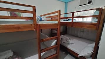 Quarto Familiar (for 10) | Secretária, Wi-fi grátis, roupa de cama fornecida