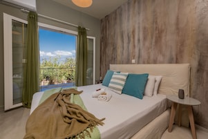 Apartamento Superior, vista para o mar (Oceanids) | Cofre no quarto, com decoração personalizada