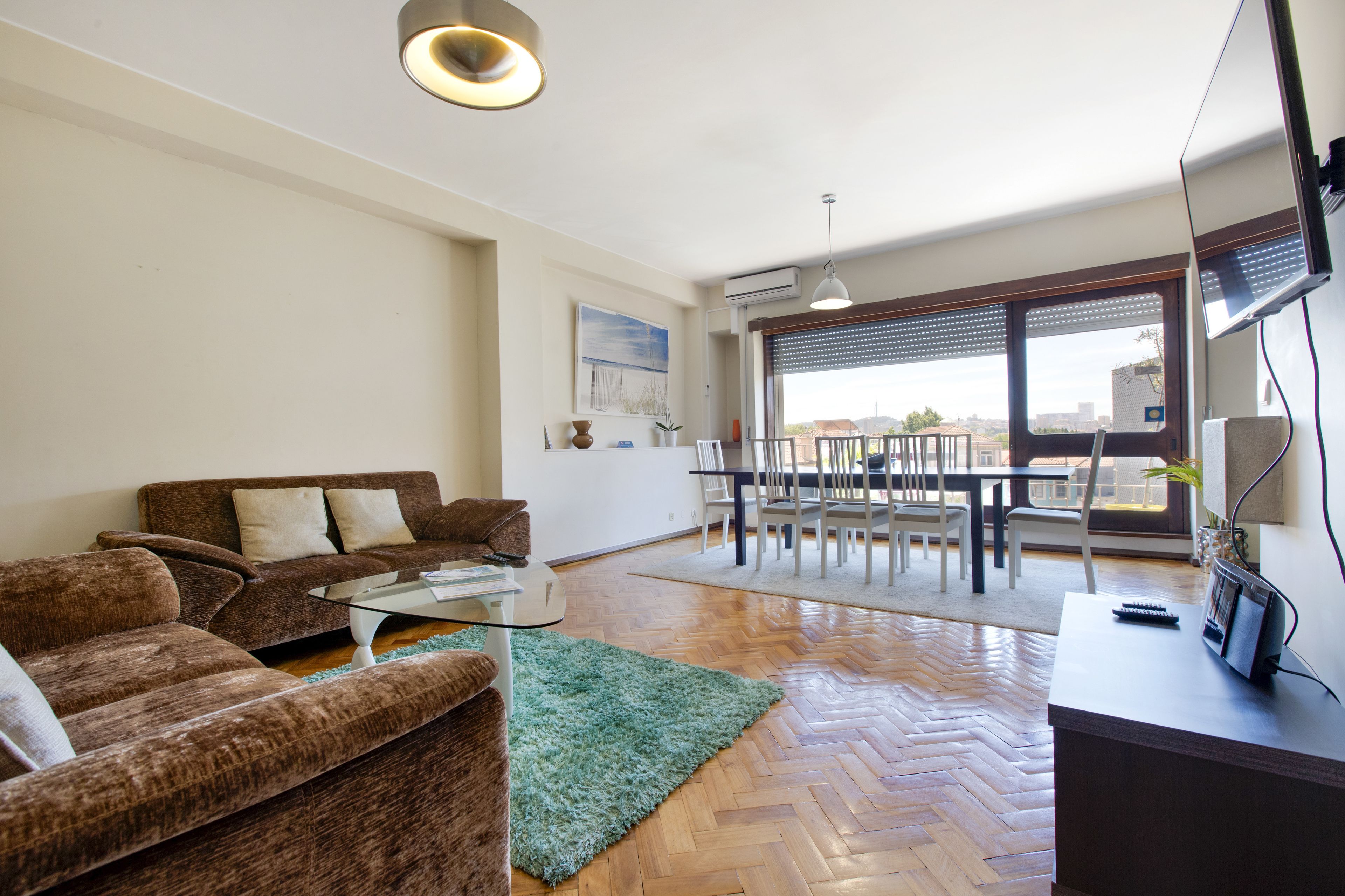 Apartamento, 5 quartos, varanda, Vista para a cidade | Refeições no quarto