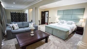 Suite Lua de Mel, 1 quarto | Minibar, cofre no quarto, secretária, ferro/tábua de engomar