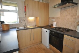 Casa de Campo, 2 quartos, vista para o mar | Cozinha privada | Um frigorífico, um micro-ondas, um forno, uma placa de cozinha 