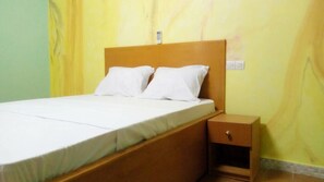 Quarto Clássico | 1 quarto, secretária, cortinas/cortinados opacos 