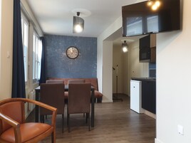 2 bedroom suite for 3 | Área de estar | TV de tela plana