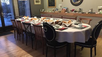 Café da manhã continental grátis todos os dias