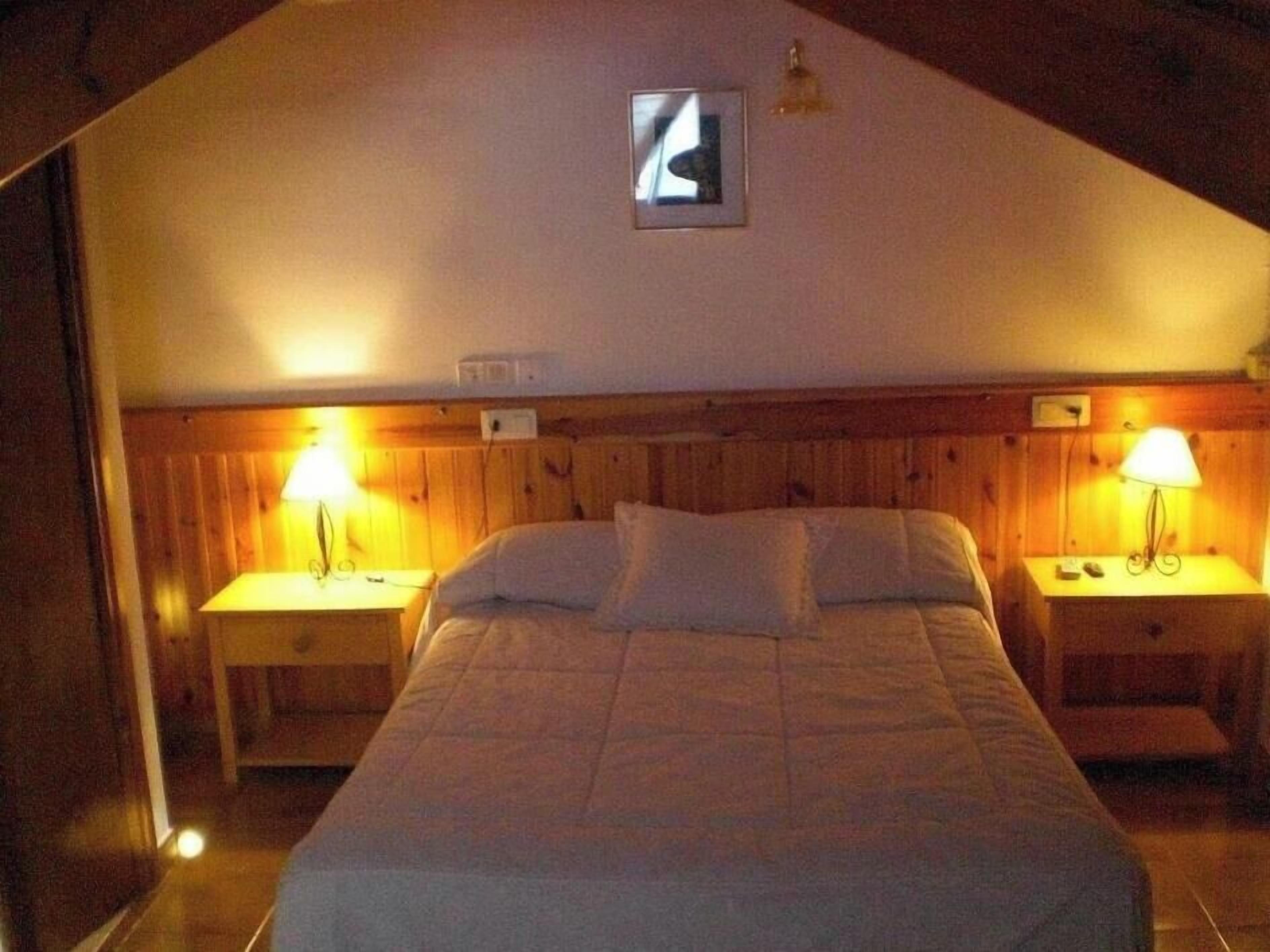 Quartos à prova de som, Wi-Fi de cortesia, roupa de cama