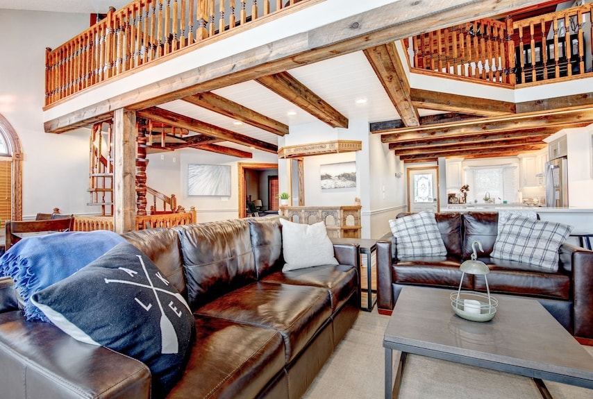 Waterfront Cottage W/ Firepit, Boathouse, Canoes & Game Room - Kawartha Lakes