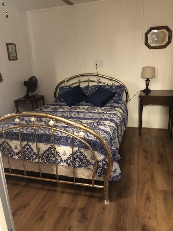 The Shed On Monlouis Island With Nearby Fishing Docks - Alabama