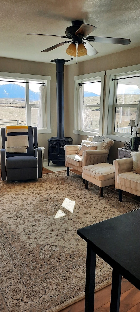 It's Summer In Montana! Farmhouse Style Home And Bunk House - Cooney State Park, Roberts