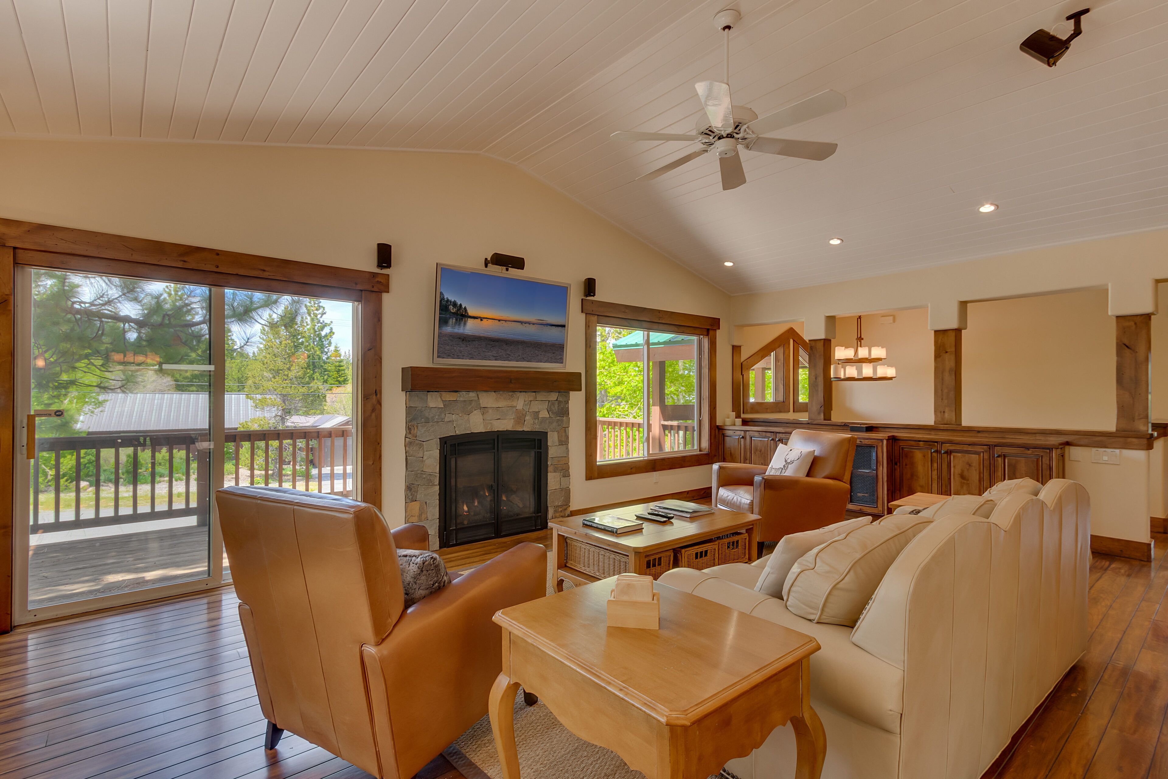 Hawk's Peak By Tahoe Getaways - 3 Br W/ Hot Tub, A/c And Hoa - Truckee, CA