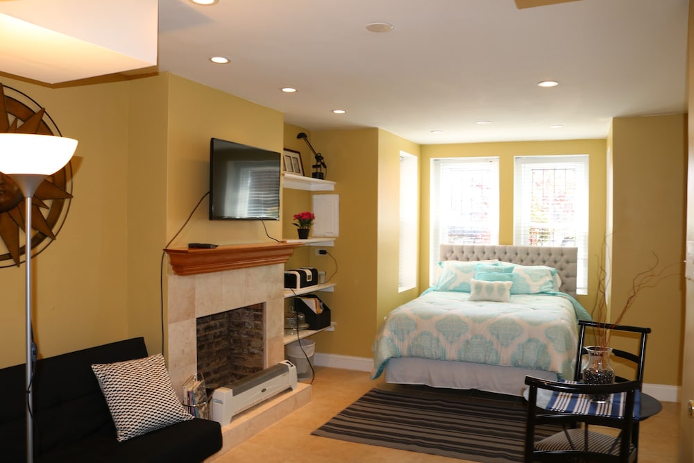 Large Studio Close To Metro In Eckington/shaw - Washington, DC