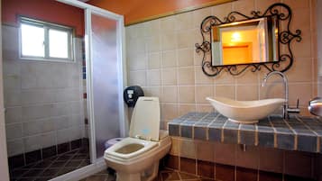 Quarto Quádruplo Comfort | Duche na casa de banho