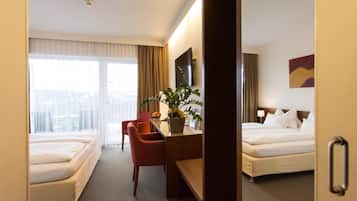 Roupa de alta qualidade, minibar, cofre no quarto, secretária
