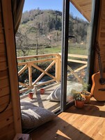 Roupas de cama premium, cortinas blackout, Wi-Fi de cortesia