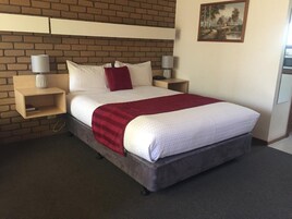 Quarto casal | Individualmente mobiliados, escrivaninha, quartos à prova de som