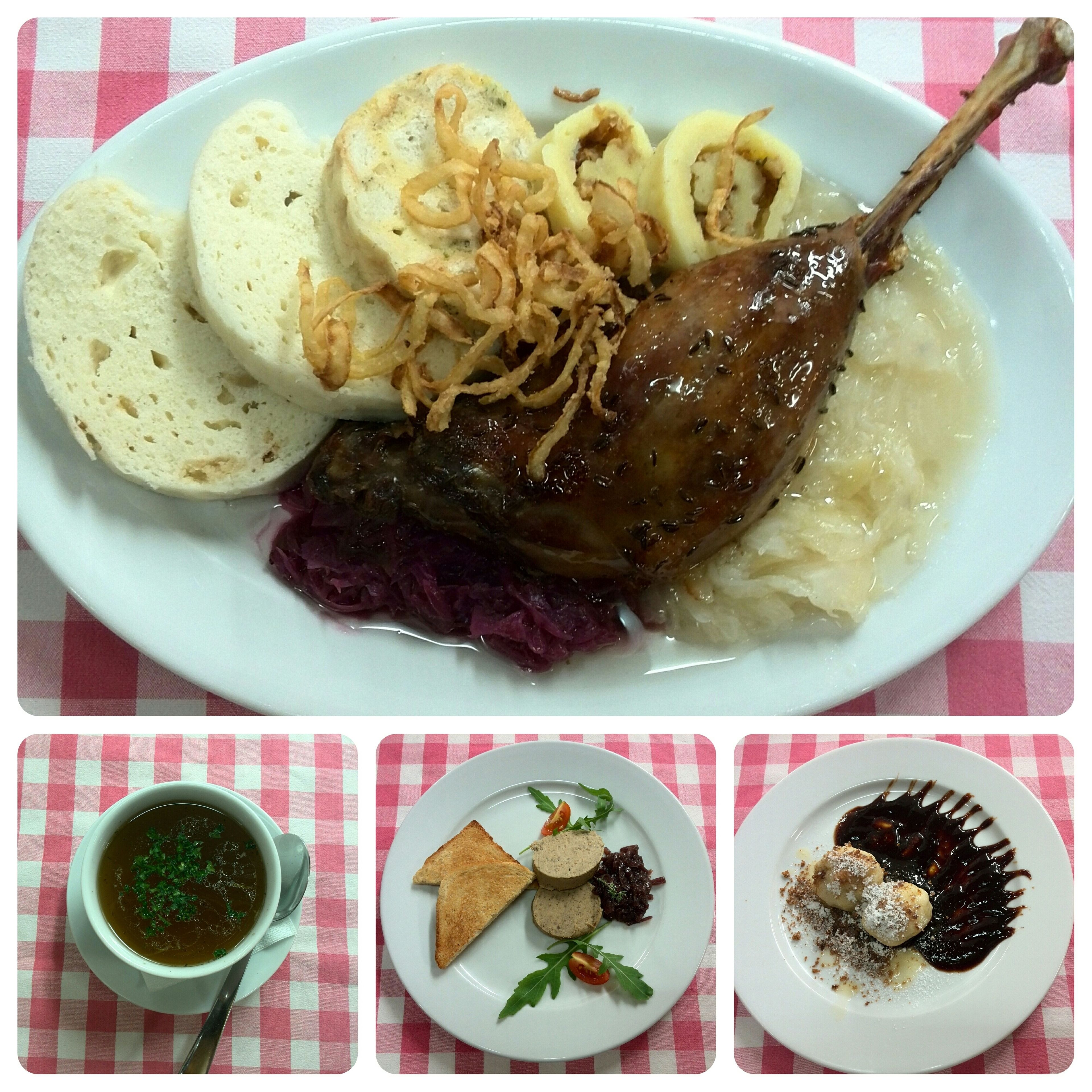 Um prato com pato assado, bolinhos e chucrute.