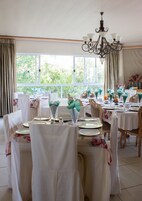 Pequeno-almoço completo diário (120.00 ZAR por pessoa) 