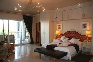 Suite Executiva, varanda, vista para o rio | Cofre no quarto, ferro/tábua de engomar, Wi-fi grátis 