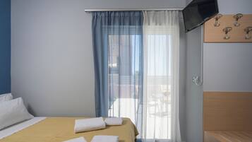 Apartamento luxo, 1 cama de casal, varanda, vista para a montanha