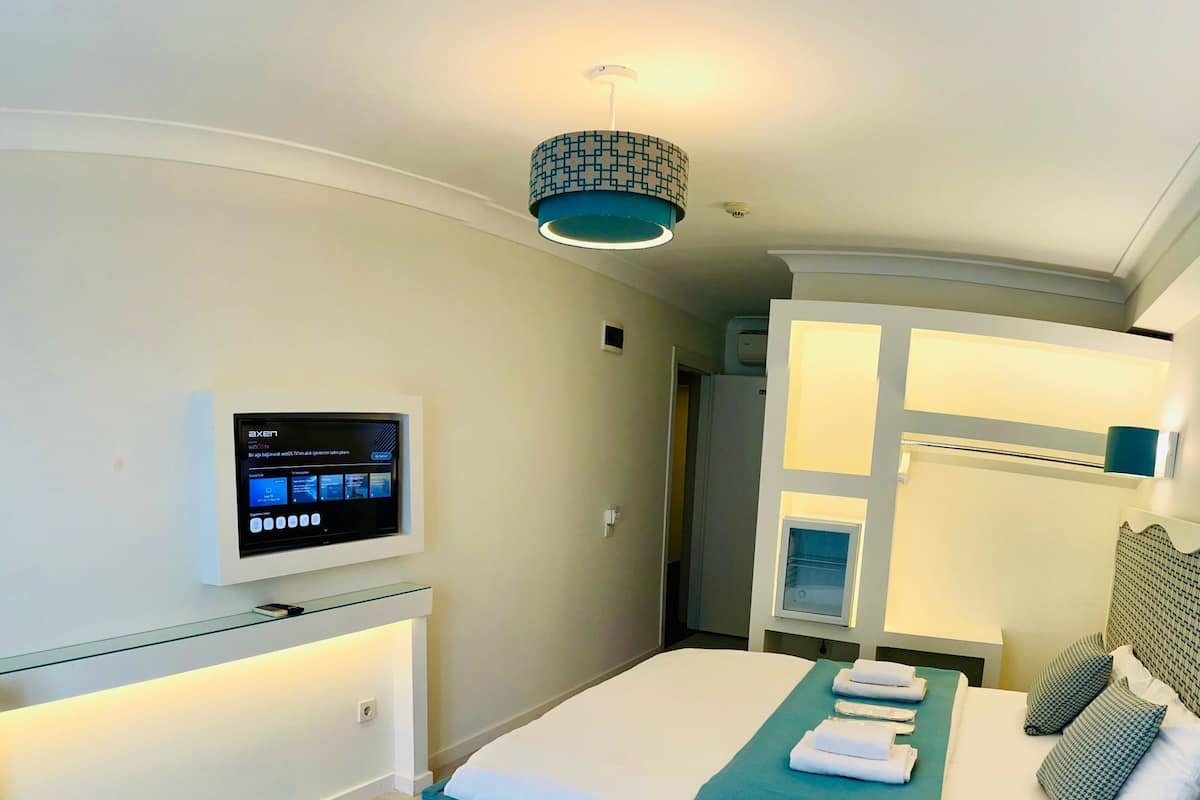 Quarto luxo, sacada | 1 quarto, quartos à prova de som, Wi-Fi de cortesia, roupa de cama