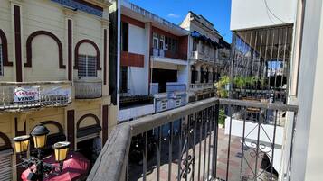 Quarto casal luxo, vista para a cidade | Sacada