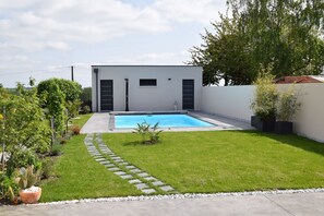 Piscina externa sazonal